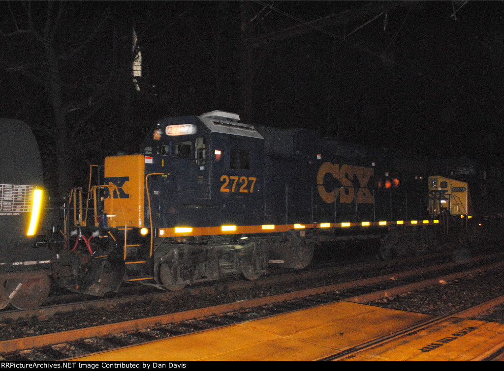 CSX GP38-2 2727 on Q409-18